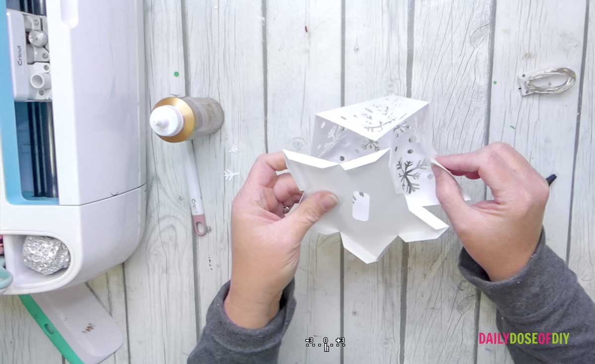 Simple 3D Christmas Tree Light Up Paper Craft - Daily Dose of DIY