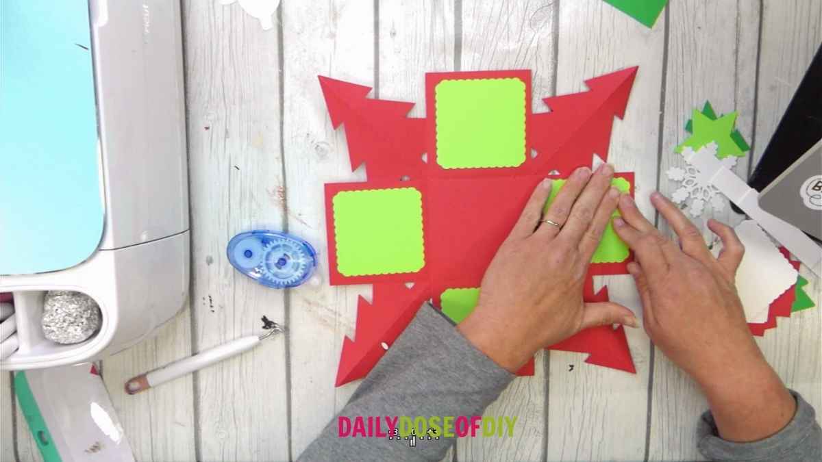 Amazing Exploding Christmas Gift Box Diy Daily Dose Of Diy