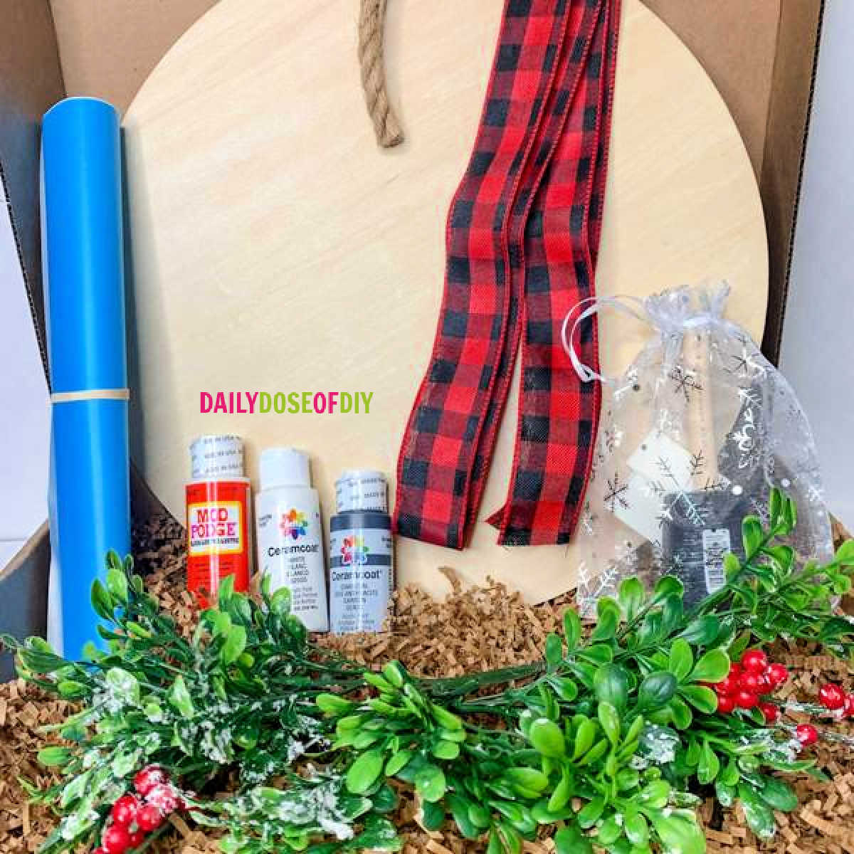 Christmas Door Hanger & A Super Easy Bow - Daily Dose of DIY