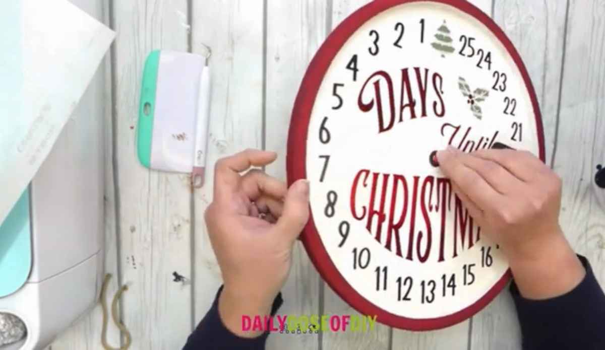 DIY Christmas Countdown Clock with Cricut - Daily Dose of DIY